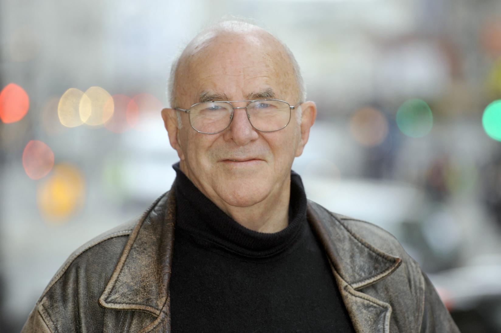 About Poets: CLIVE JAMES - 1939-2019 - a śort spel